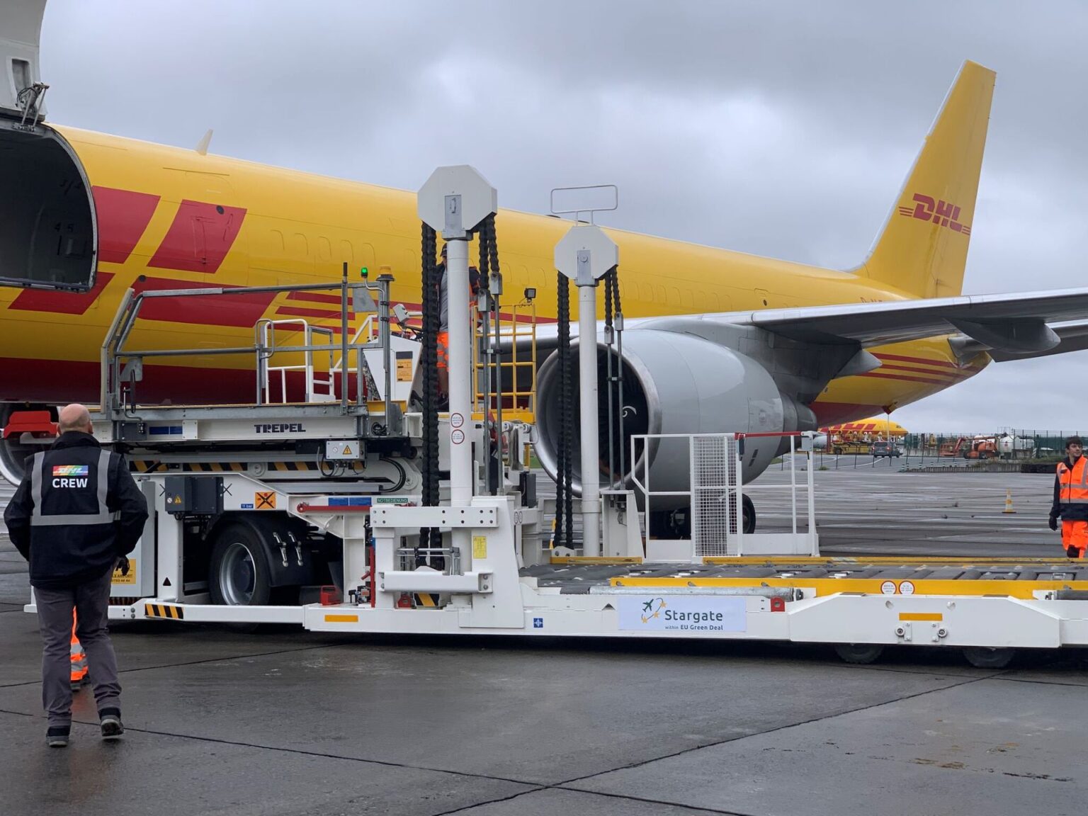 DHL uses new electric high loaders — Stargate